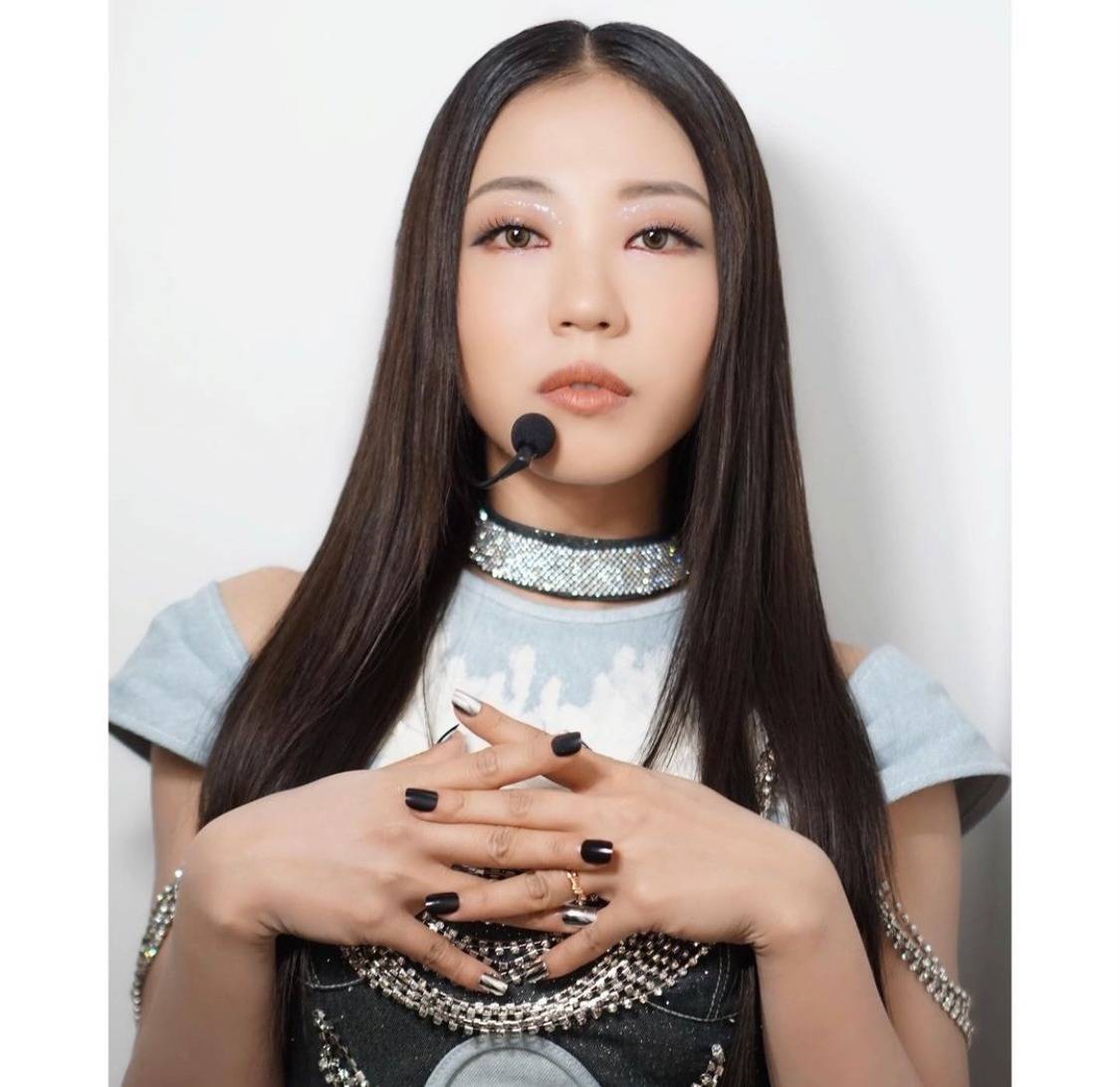 Yahoo搜尋人氣大獎｜COLLAR 再度「8變3」拒受訪 Fans大彈造型似4張嘢 | 最新娛聞 | 東方新地