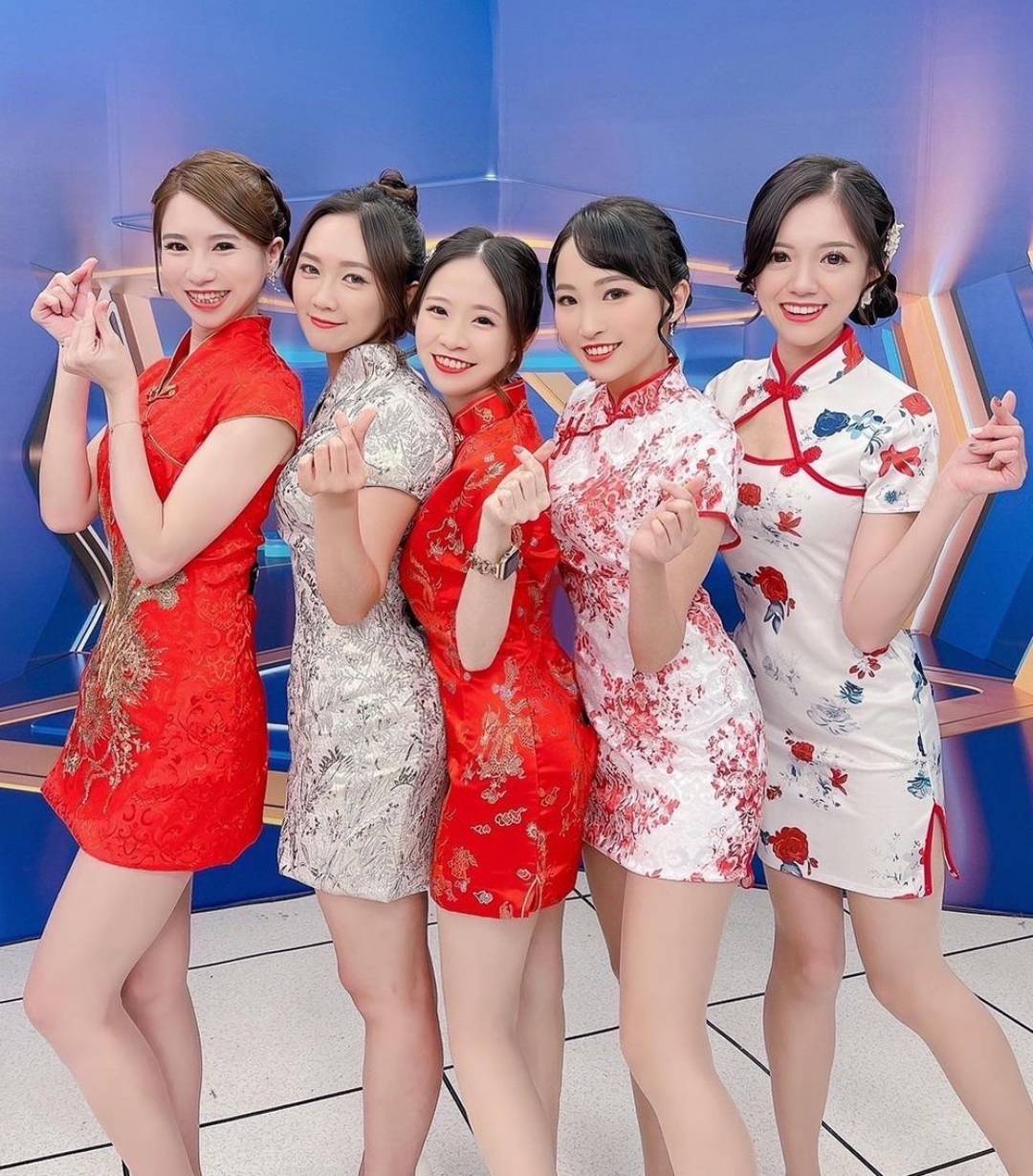 台港主播農曆新年大比併！Sport Bra+瑜伽褲 VS 新春旗袍Look | 正妹 | 東方新地