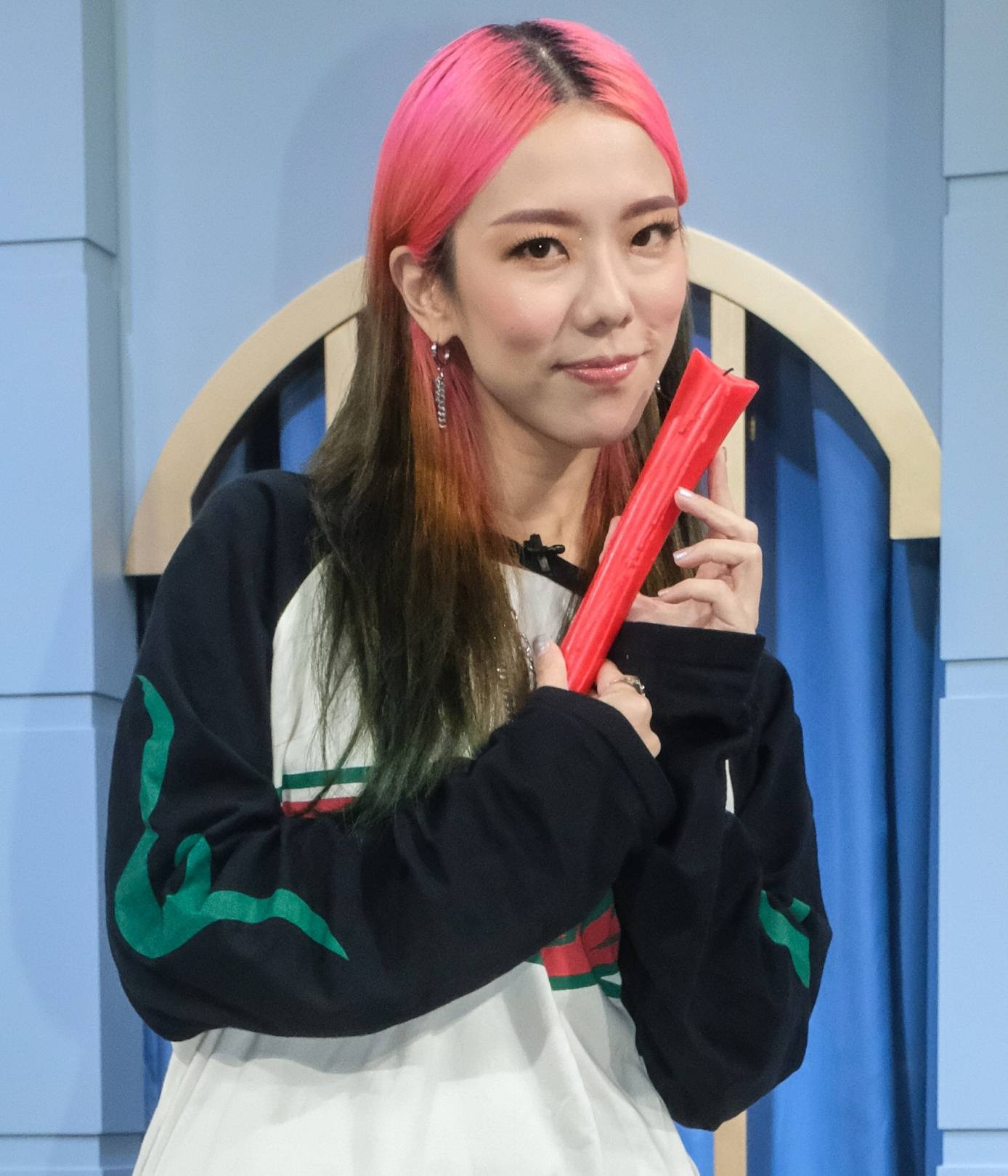 J.Arie雷深如買成人玩具上癮連頸鏈都有特別作用 當奴反應大被笑扮純情 | 最新娛聞 | 東方新地